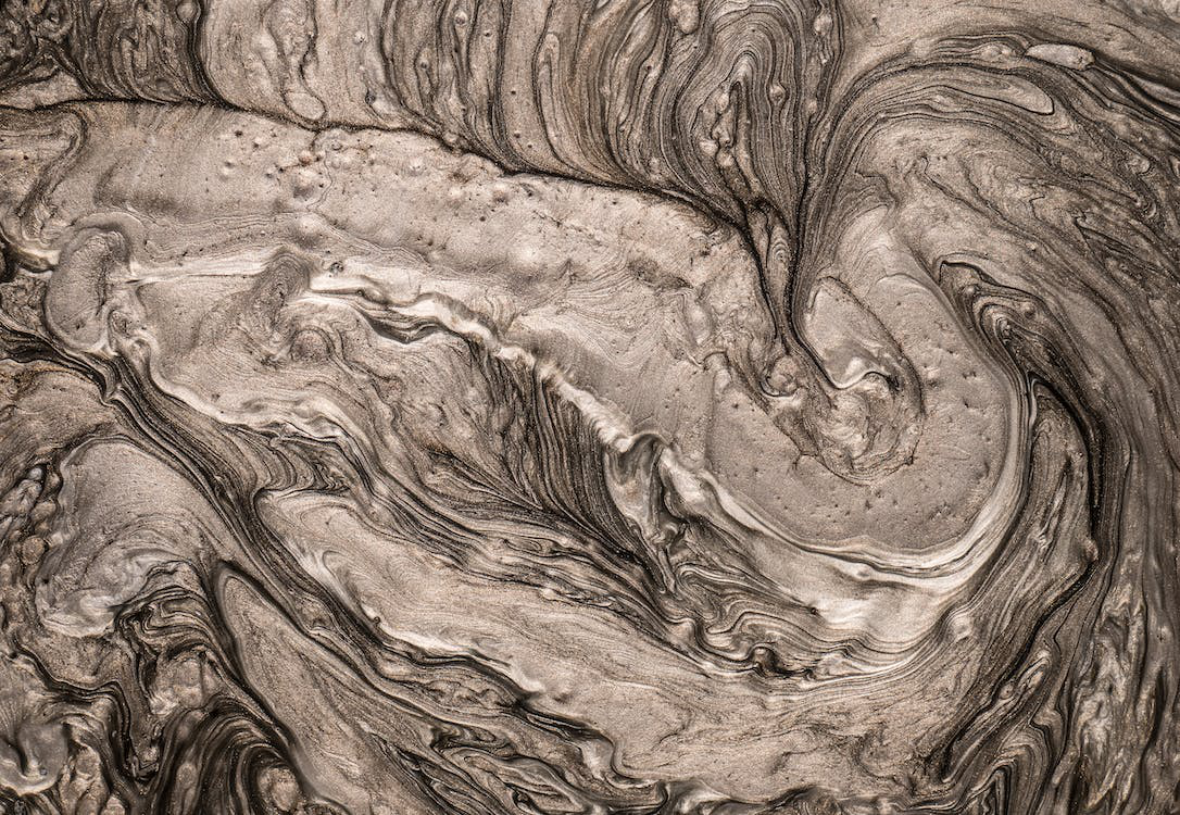 The Magic of Metallics: Glamorous Finishes for Interiors